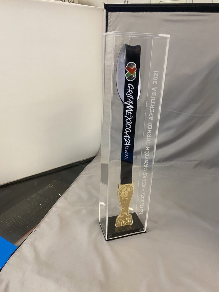 Vitrina para Medalla con Soporte para Listón con Grabado Personalizado ...